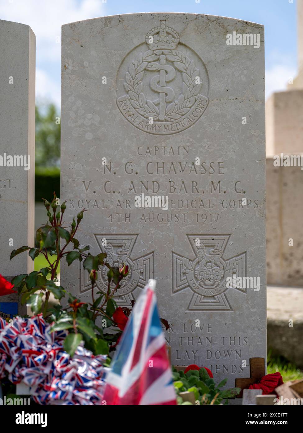 Grave of Captain Noel G. Chavasse V.C. & Bar, M.C. At Brandhoek New ...