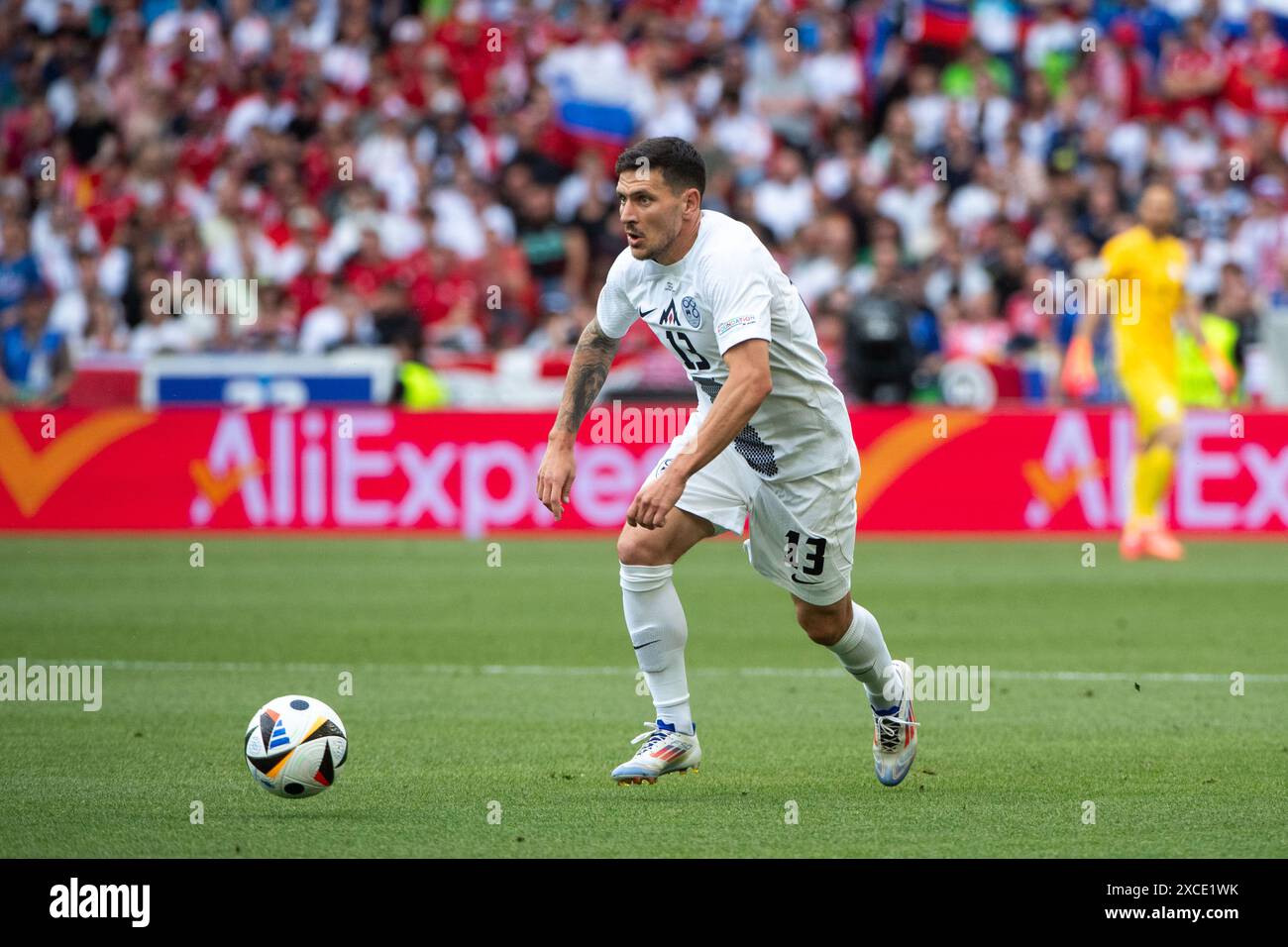 Erik Janza (Slowenien, #13) am Ball, GER, Slovenia (SVN) vs Denmark ...
