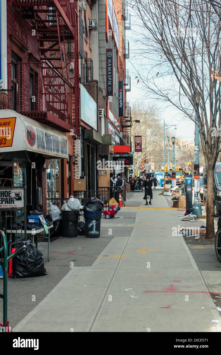 03/15/2022, New York, panoramic view of a bustling street in the ...