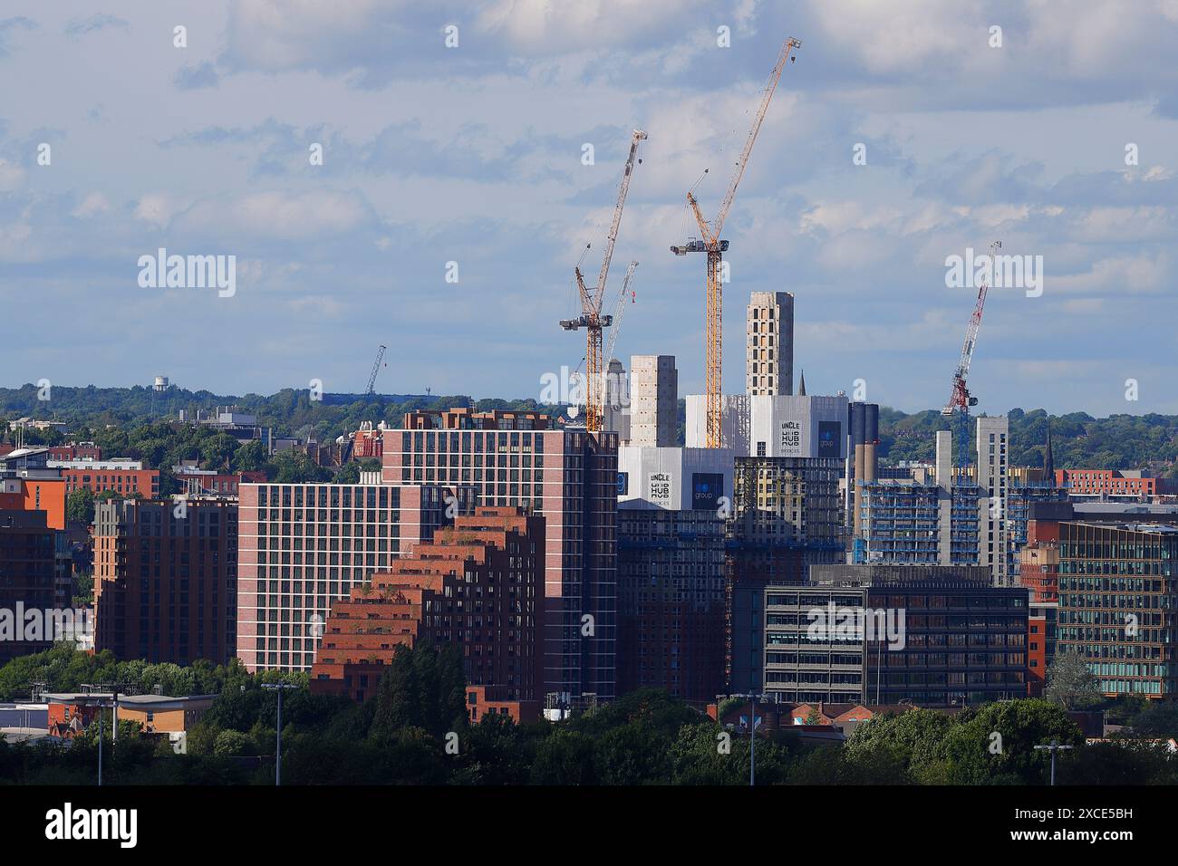 Leeds tall buildings under construction hi-res stock photography and ...