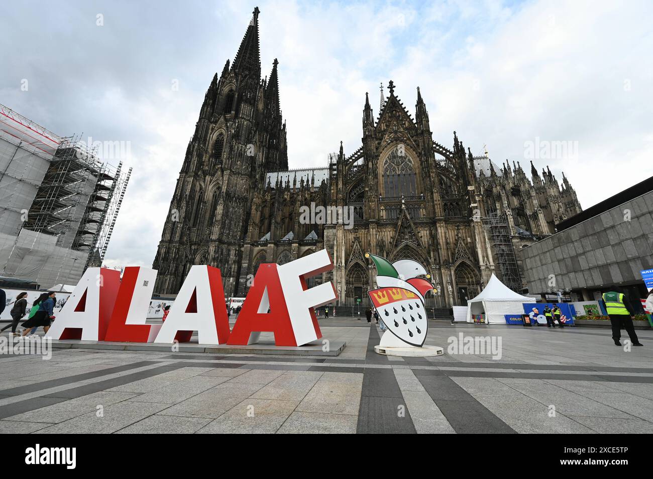 Der vom Festkomitee Kölner Karneval geschaffene Alaaf Schriftzug und dem Wappen der Stat Köln ...