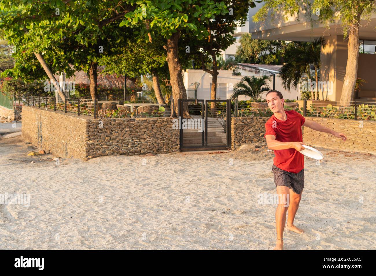 Man throwing frisbee beach hi-res stock photography and images - Alamy