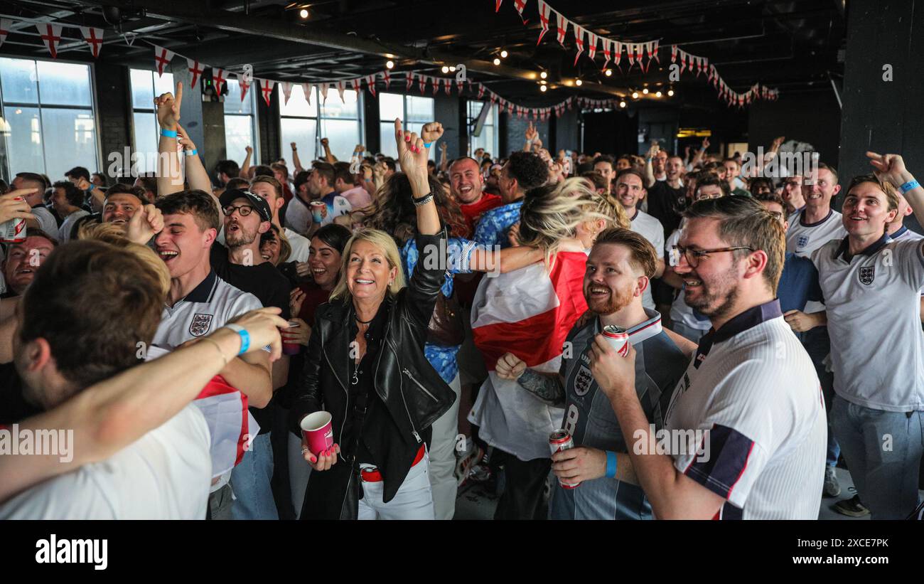 London, UK. 16th June 2024. England fans celebrate as the team lead 1:0 ...