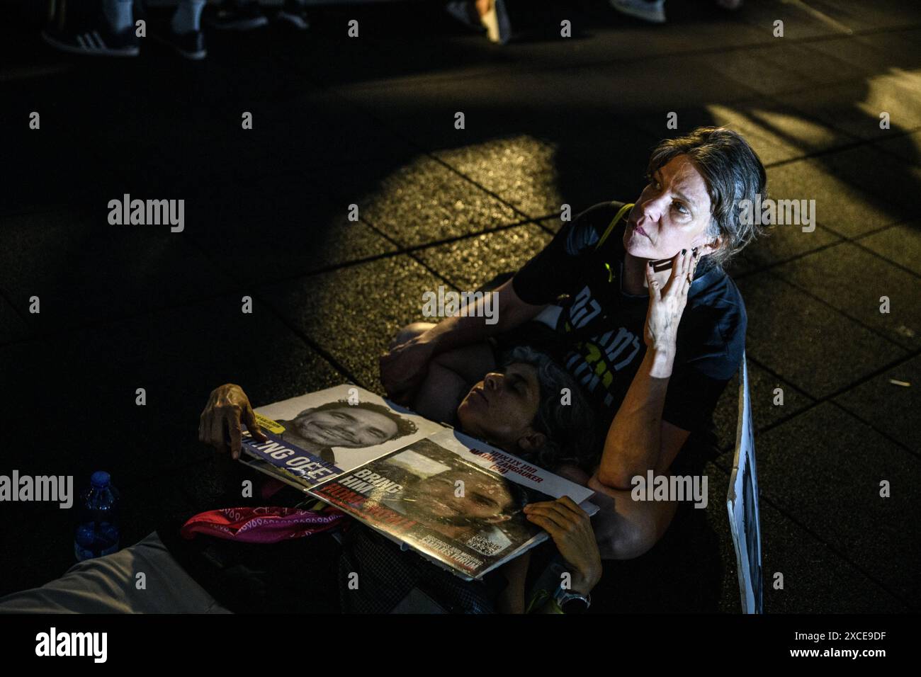 Hostage posters hi-res stock photography and images - Alamy