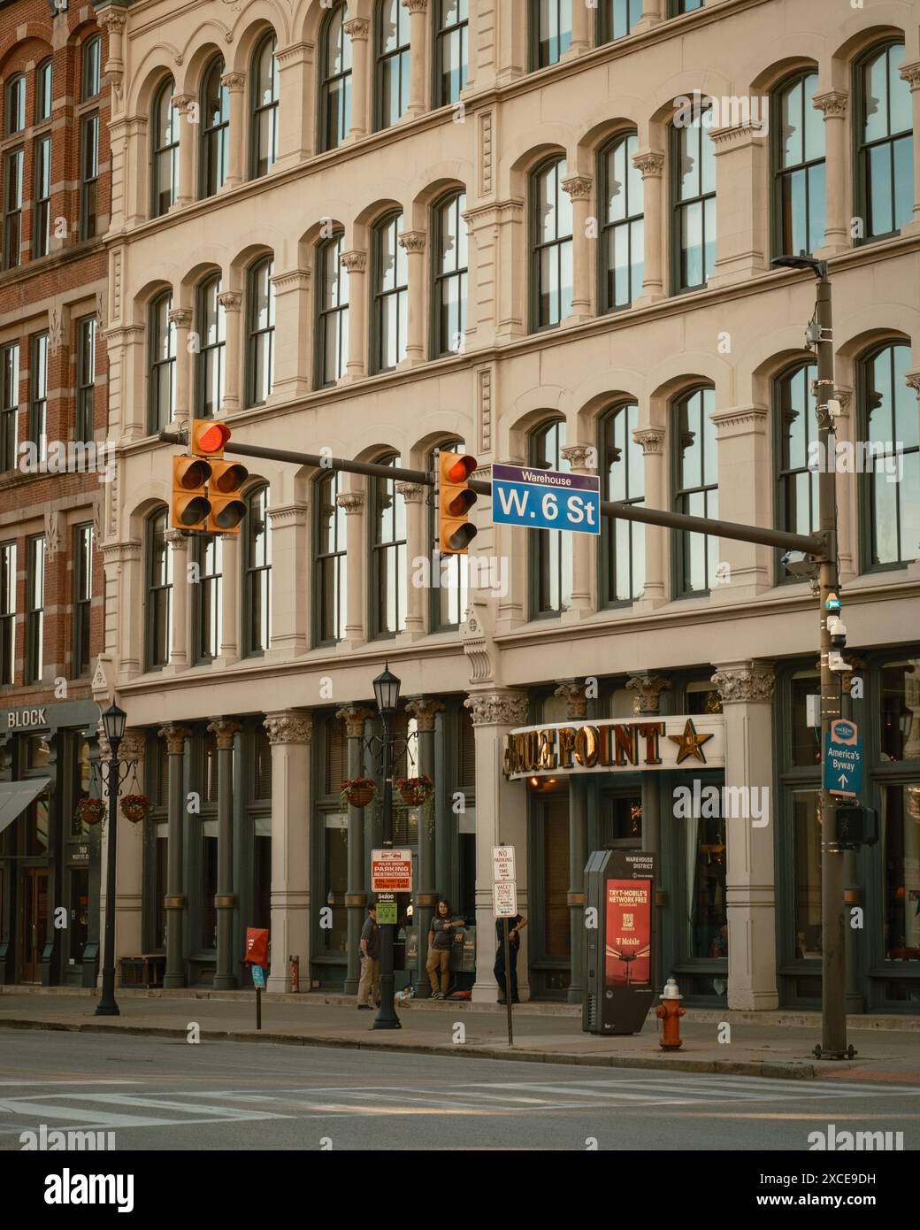 Cleveland warehouse district landmark hi-res stock photography and ...