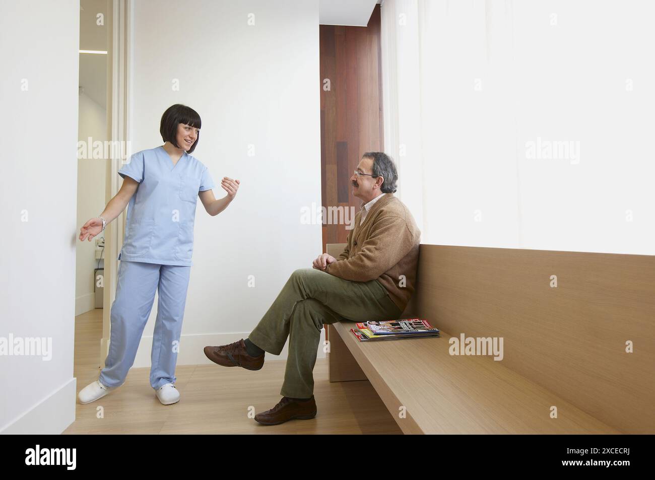 Man waiting room benches hi-res stock photography and images - Alamy