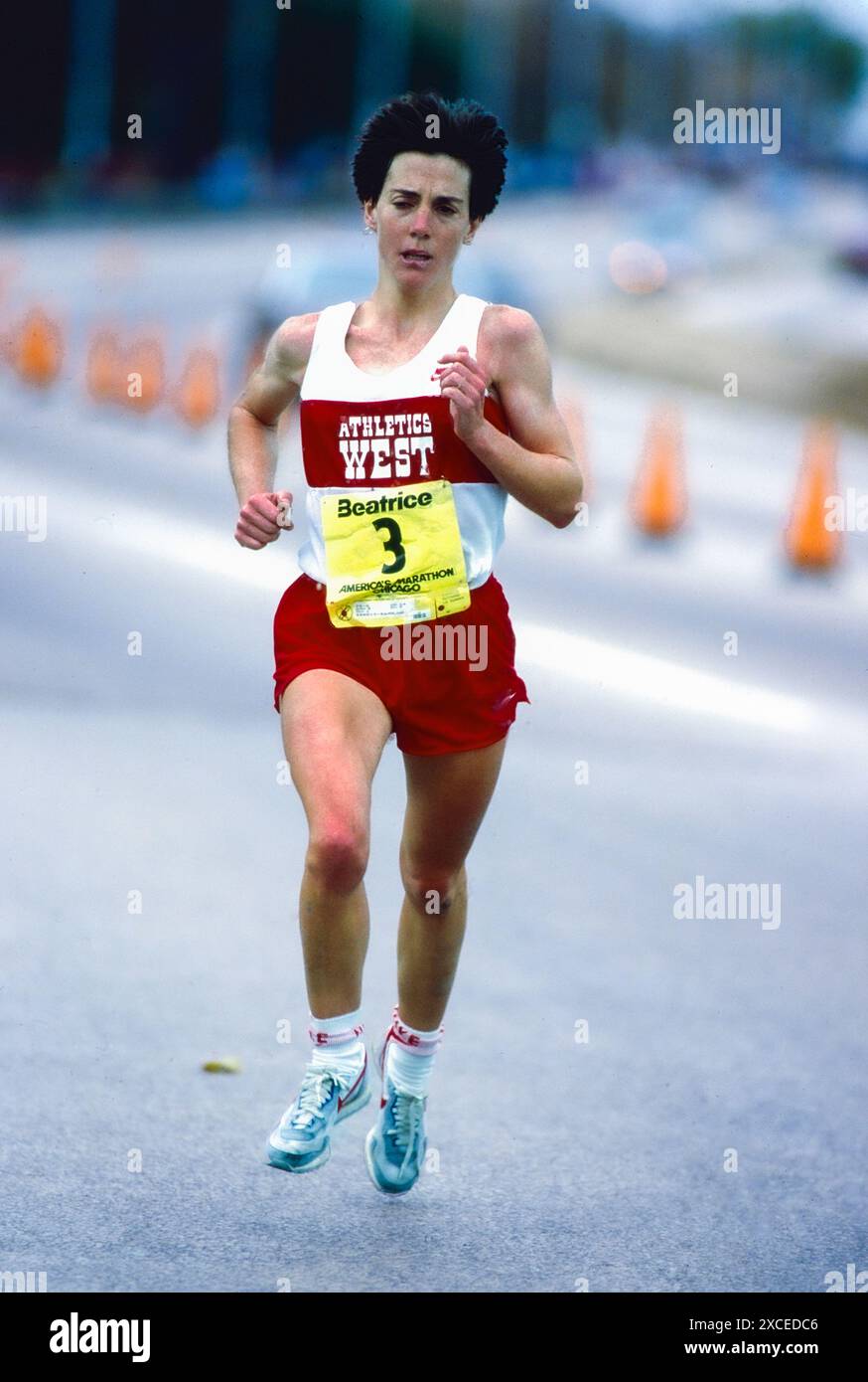 Joan Benoit competing in the 1985 Chicago Marathon @25 mile Stock Photo ...