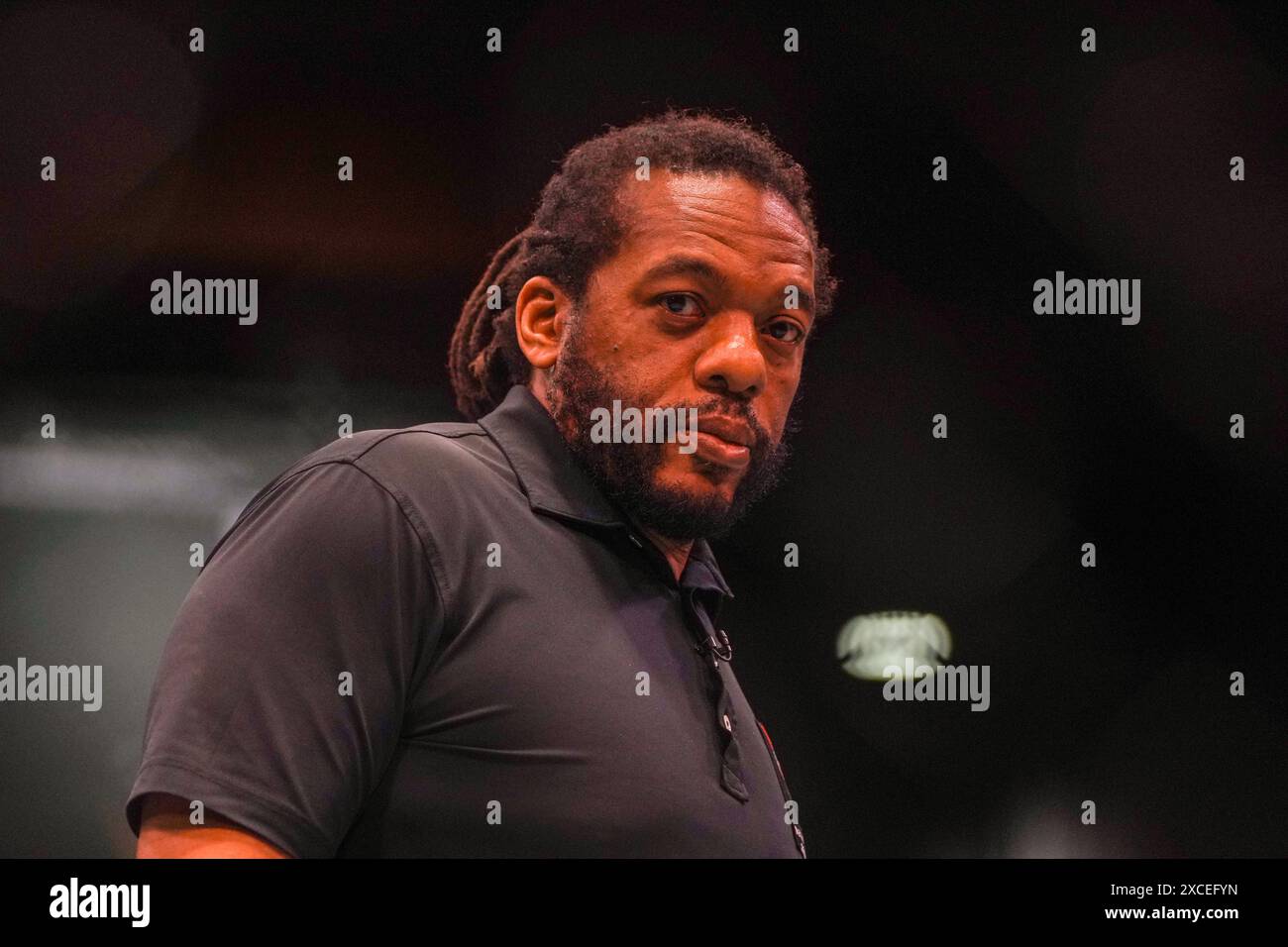 MMA Referee Herb Deen Stock Photo - Alamy