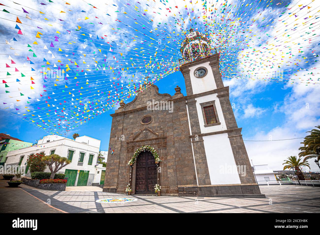 spanish bee pollinating a flower Stock Photo - Alamy