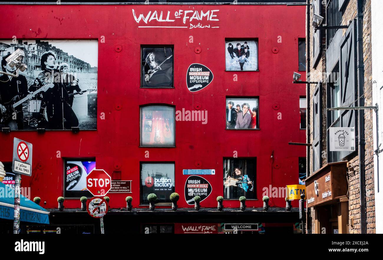 The Wall of Fame showcasing famous artists in Temple Lane, Temple Bar, Dublin, Ireland Stock ...