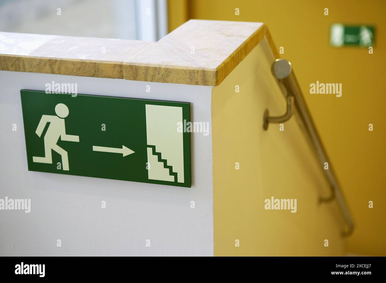 Emergency exit sign, stairs Stock Photo - Alamy