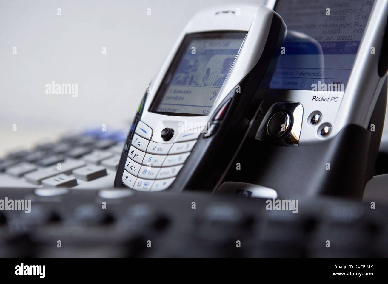 Cell phone and PDA Pocket PC with bluetooth, calculator and PC keyboard ...