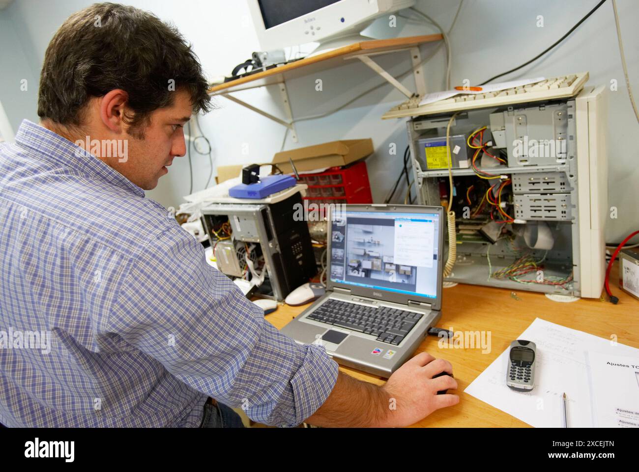 Man fixing computer interior hi-res stock photography and images - Alamy