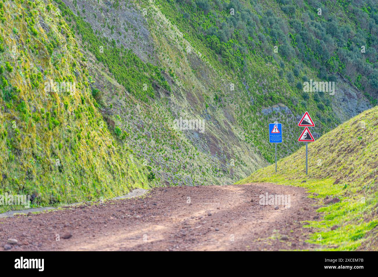 danger traffic sign, descent with a 10 gradient and danger of ...