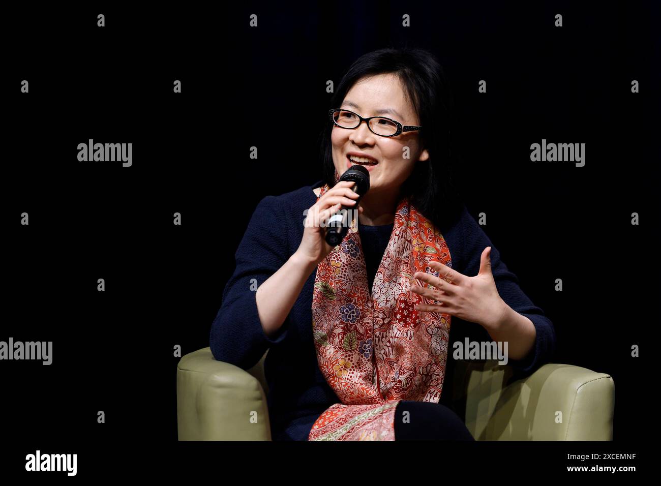 Politikwissenschaftlerin und Autorin Yuen Yuen Ang auf der Phil.Cologne ...