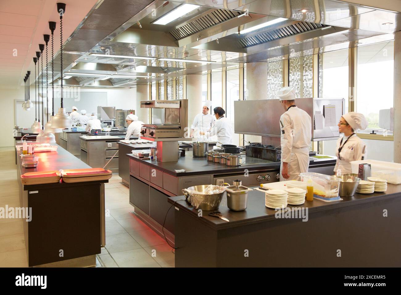 Group of cooks in the kitchen hi-res stock photography and images - Alamy