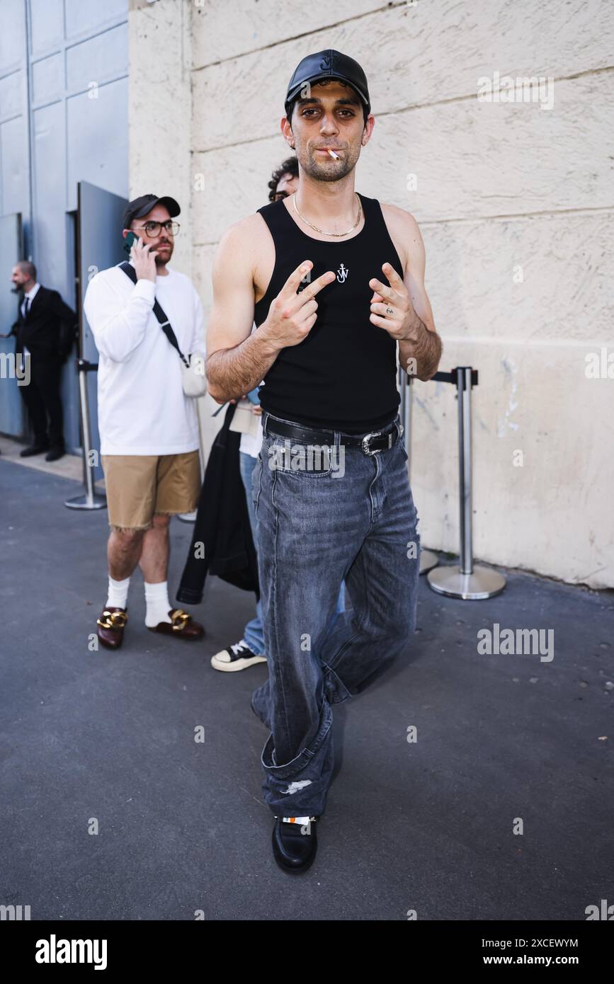 Jw anderson runway spring 2024 mens hi-res stock photography and images ...