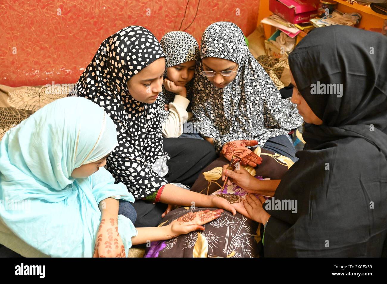 Ajmer, India. 16th June, 2024. Muslim women put Mehndi on their palms ...