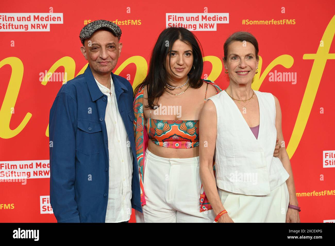 Regisseur Ali Samadi Ahadi mit Tochter Roxana Samadi und Ehefrau, l-r ...