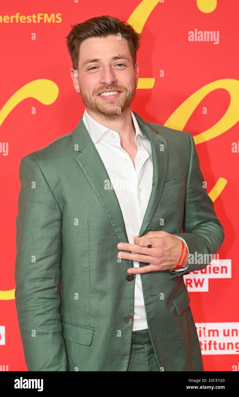 Schauspieler Dominik Flade kommt zum Sommerfest 2024 der Film- und ...