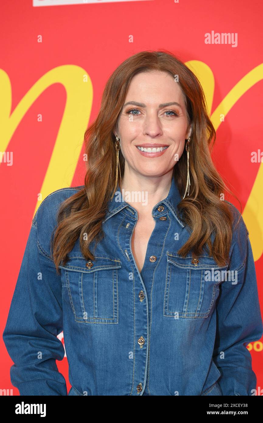 Schauspielerin Jule Goelsdorf kommt zum Sommerfest 2024 der Film- und ...