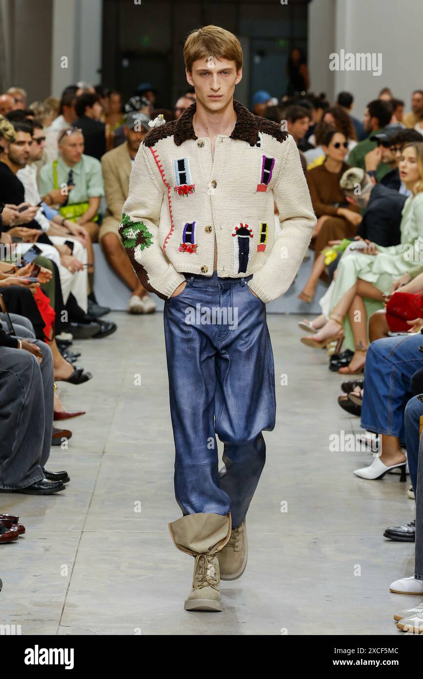 Jw anderson runway spring 2024 mens hi-res stock photography and images ...