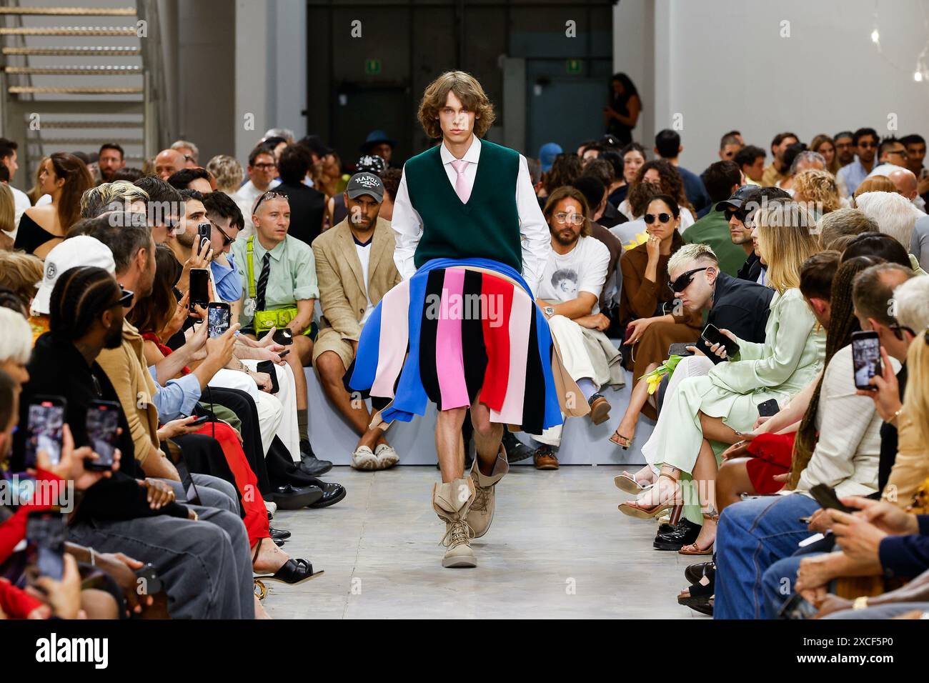 Jw anderson runway spring 2024 mens hi-res stock photography and images ...