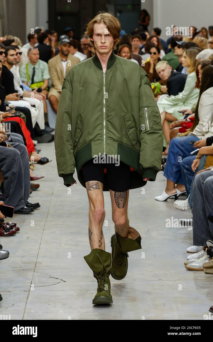 Jw anderson runway spring 2024 mens hi-res stock photography and images ...