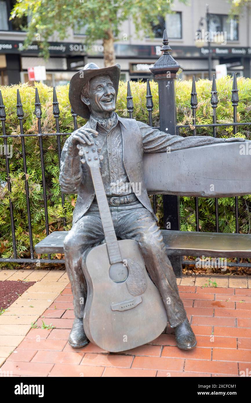Tamworth Australia, life size bronze statue of Smoky Dawson ( Herbert ...