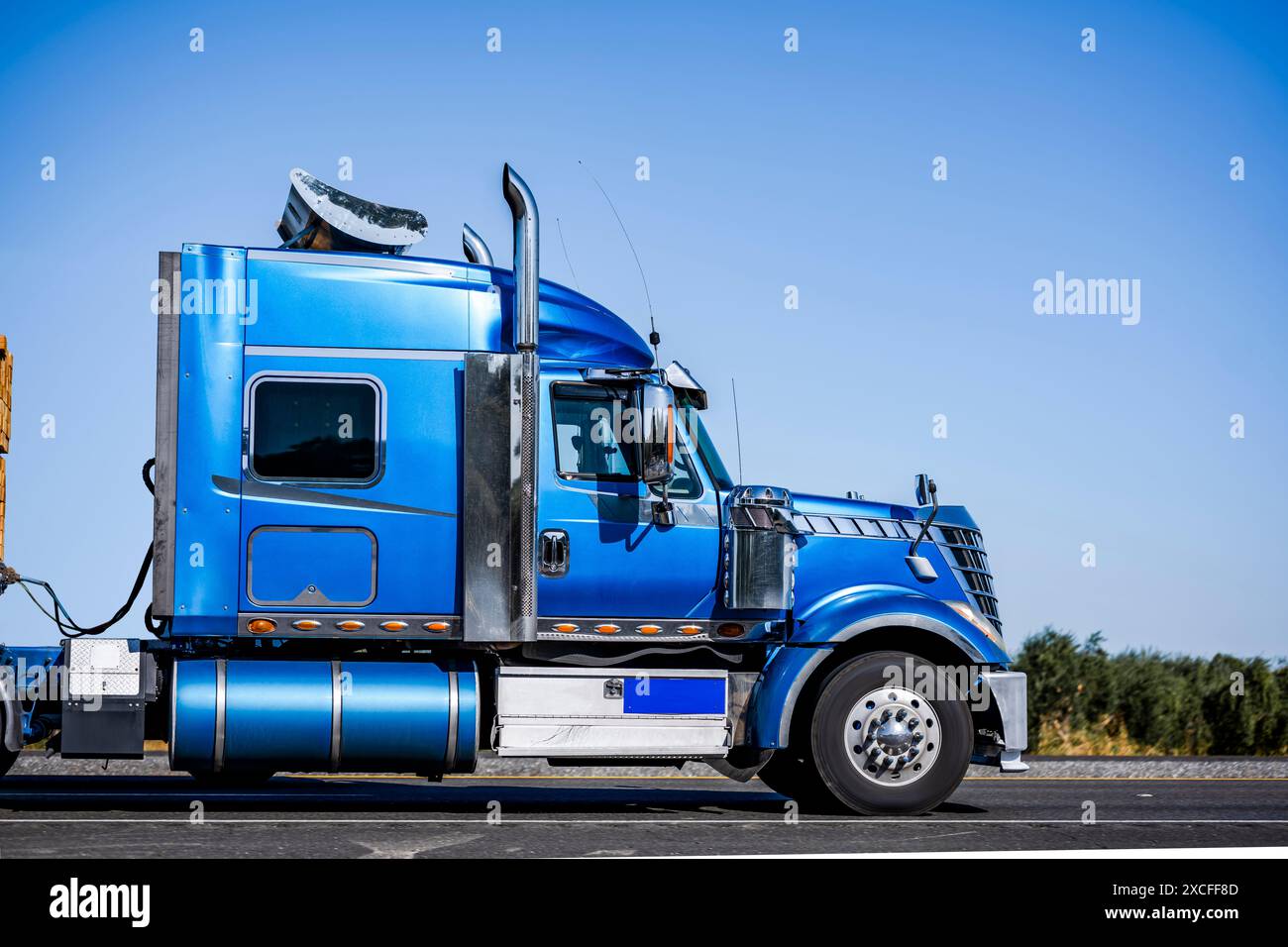 Industrial carrier blue big rig semi truck tractor with extended cab for truck driver rest ...