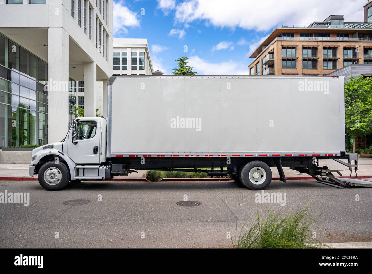 Industrial carrier middle duty day cab rig semi truck with box trailer ...