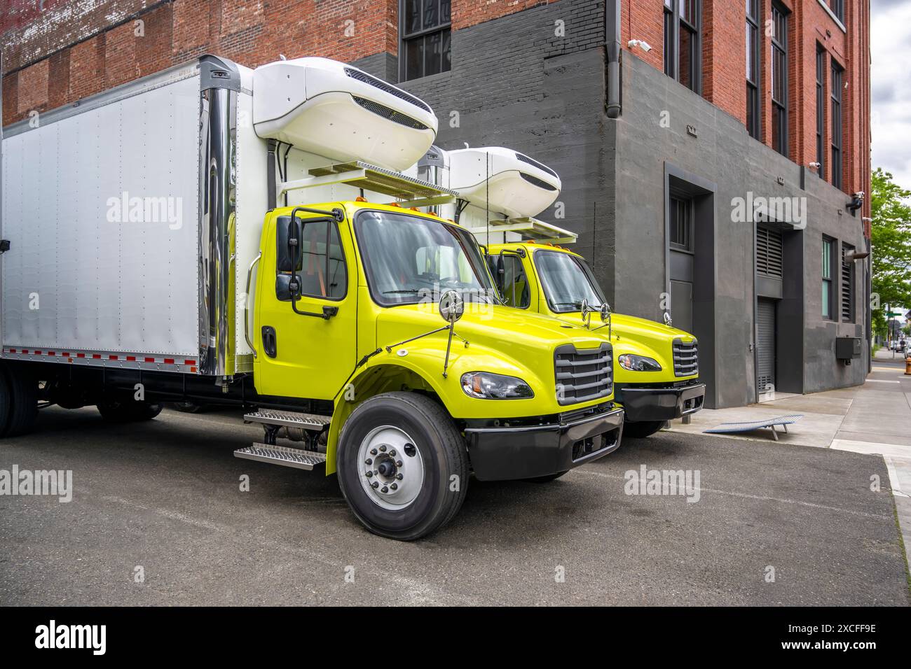 Industrial carrier middle duty rig semi trucks with day cab and ...