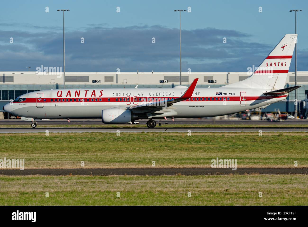 Qantas Boeing 737-800 in the Retro Roo II livery seen rolling down the ...