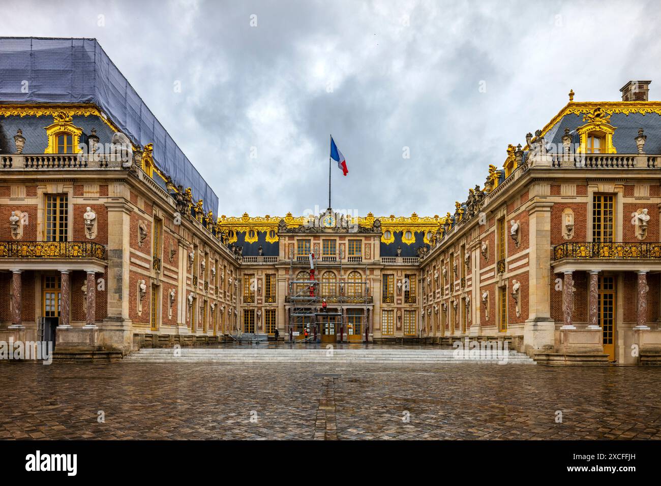 MARBLE COURTYARD PALACE OF VERSAILLES (1631-1689) VERSAILLES FRANCE ...