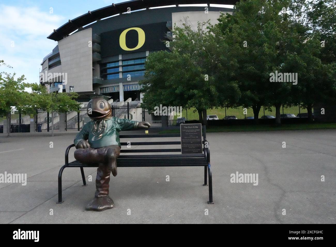 The Duck and Me statue of the Oregon Ducks mascot at the University of ...