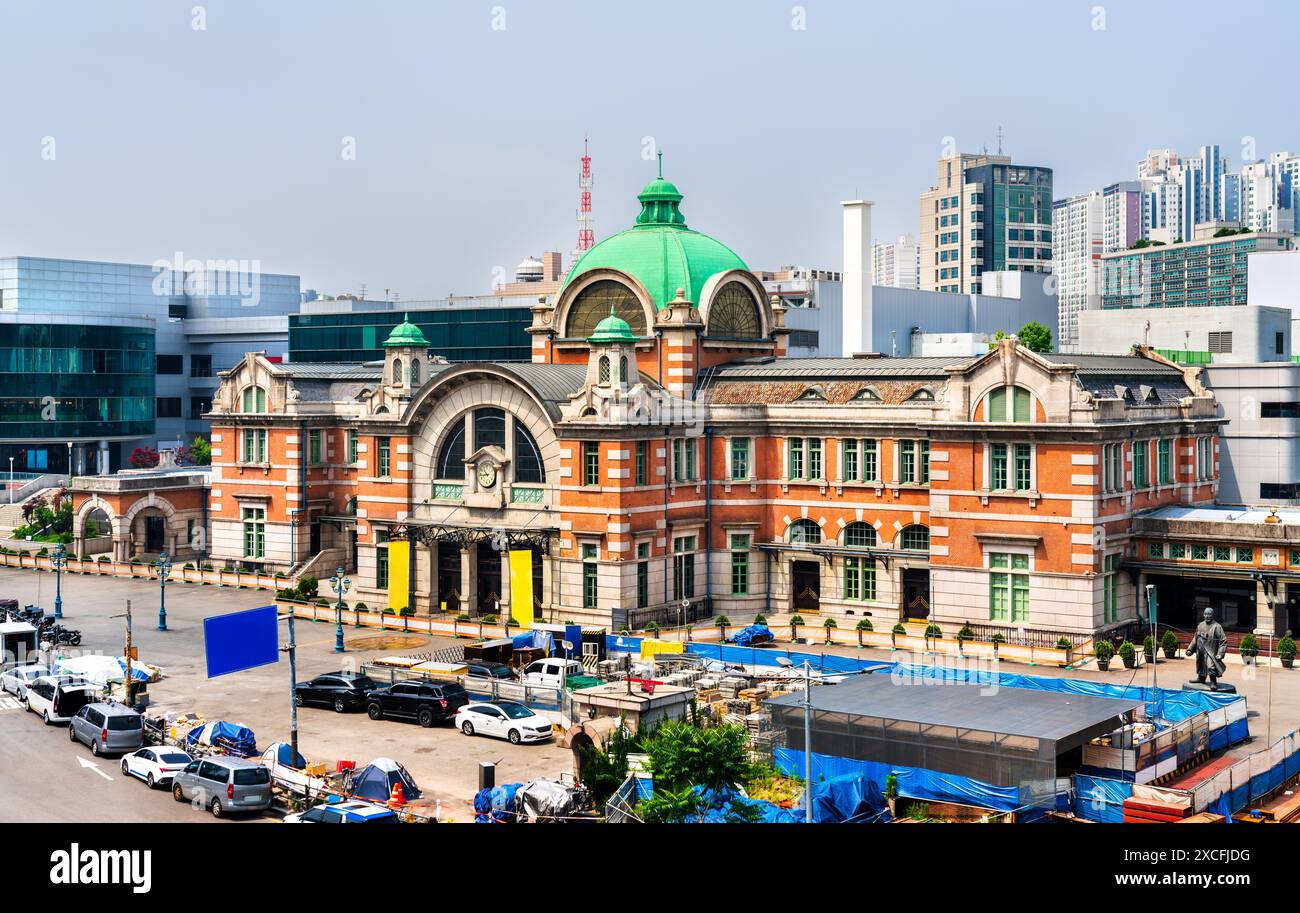 Historic building of Seoul Station in South Korea Stock Photo - Alamy