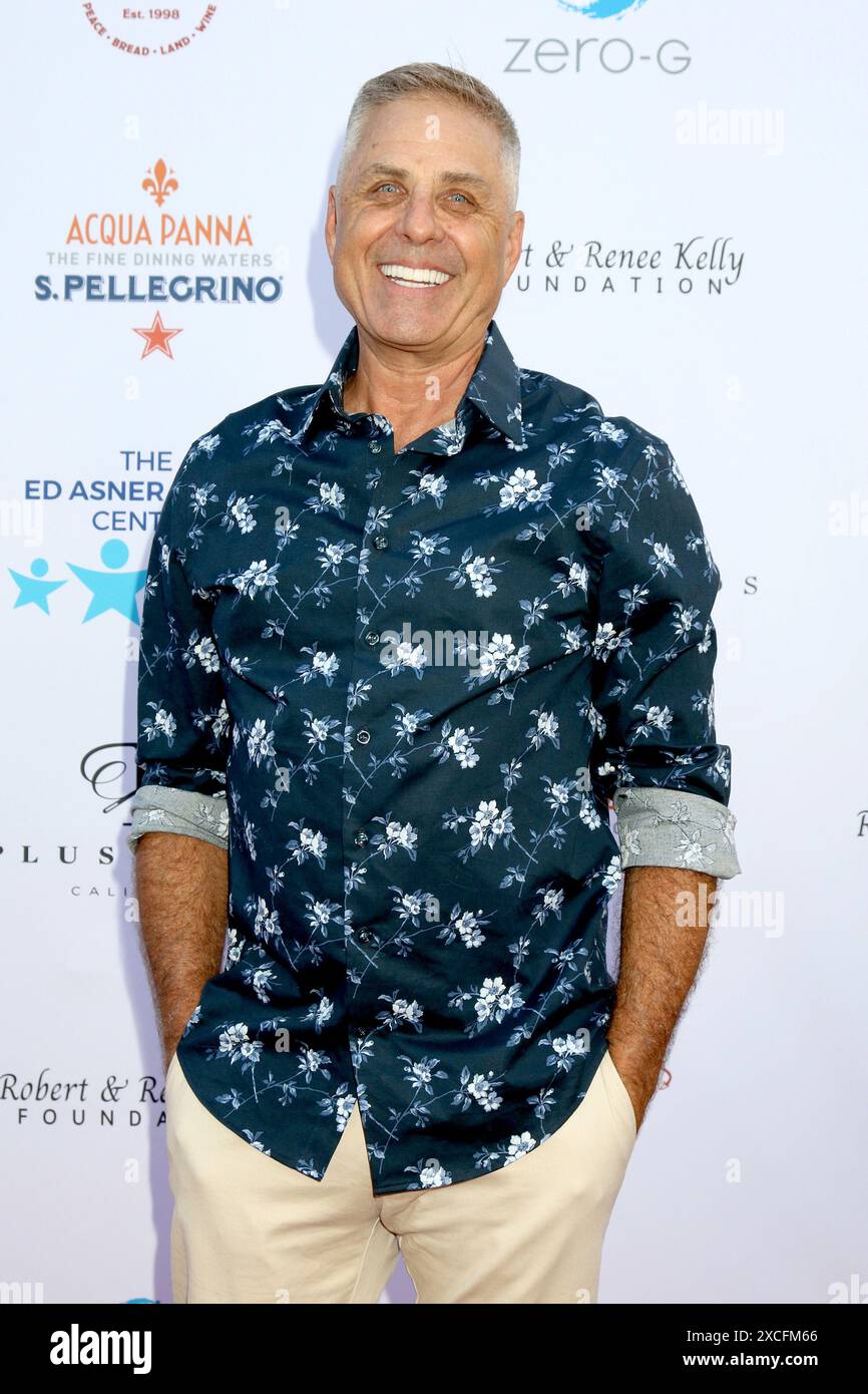 LOS ANGELES - JUN 15: Mark L Walberg at the 12th Annual Ed Asner ...