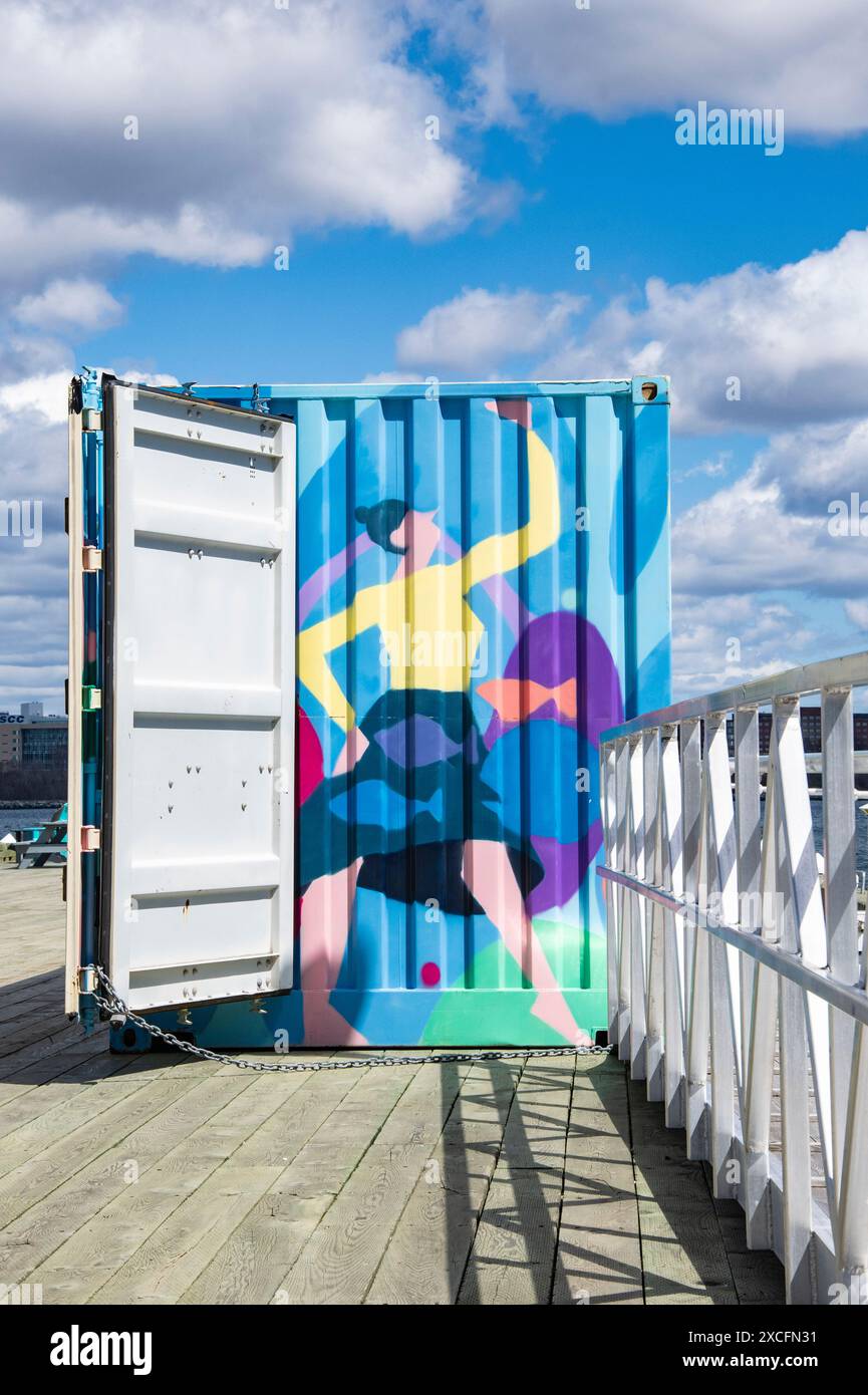 Shipping container graffiti hi-res stock photography and images - Alamy