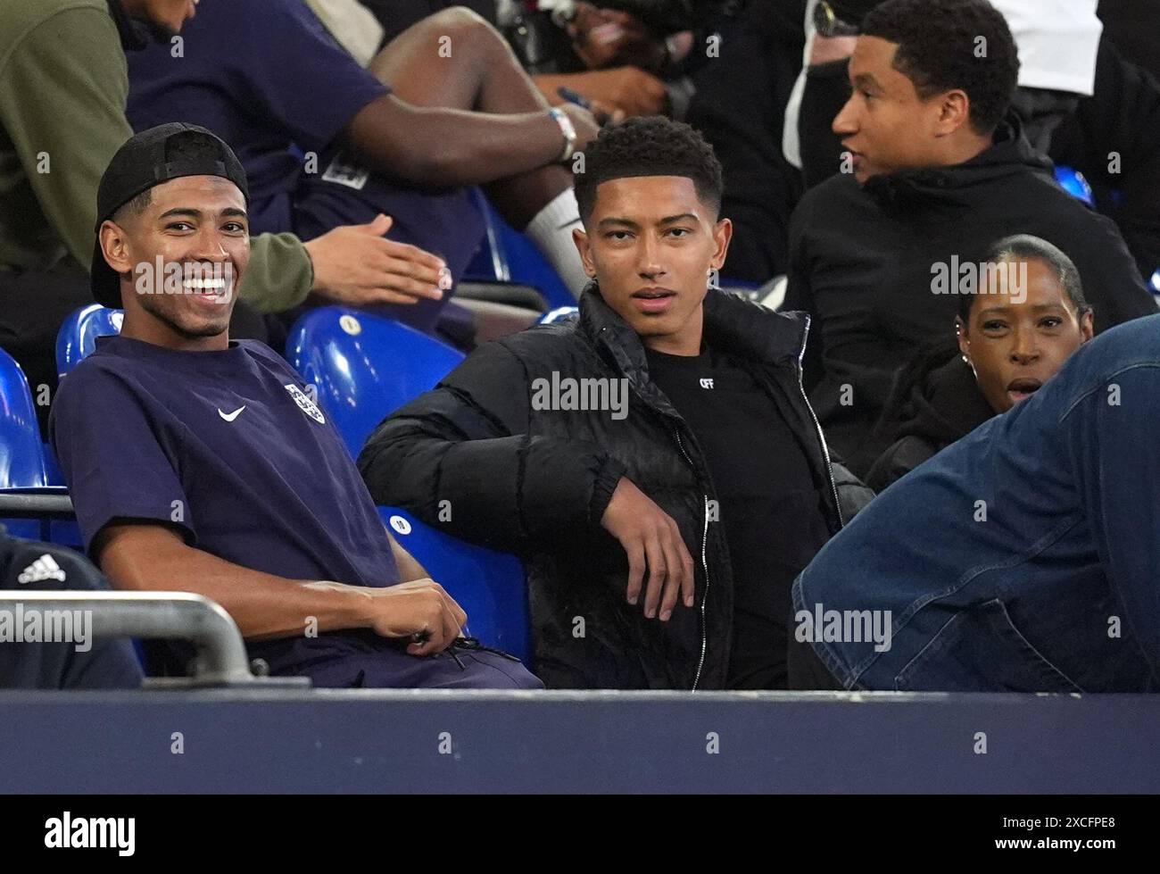 England's Jude Bellingham (left) with his brother Jobe (centre) and his ...