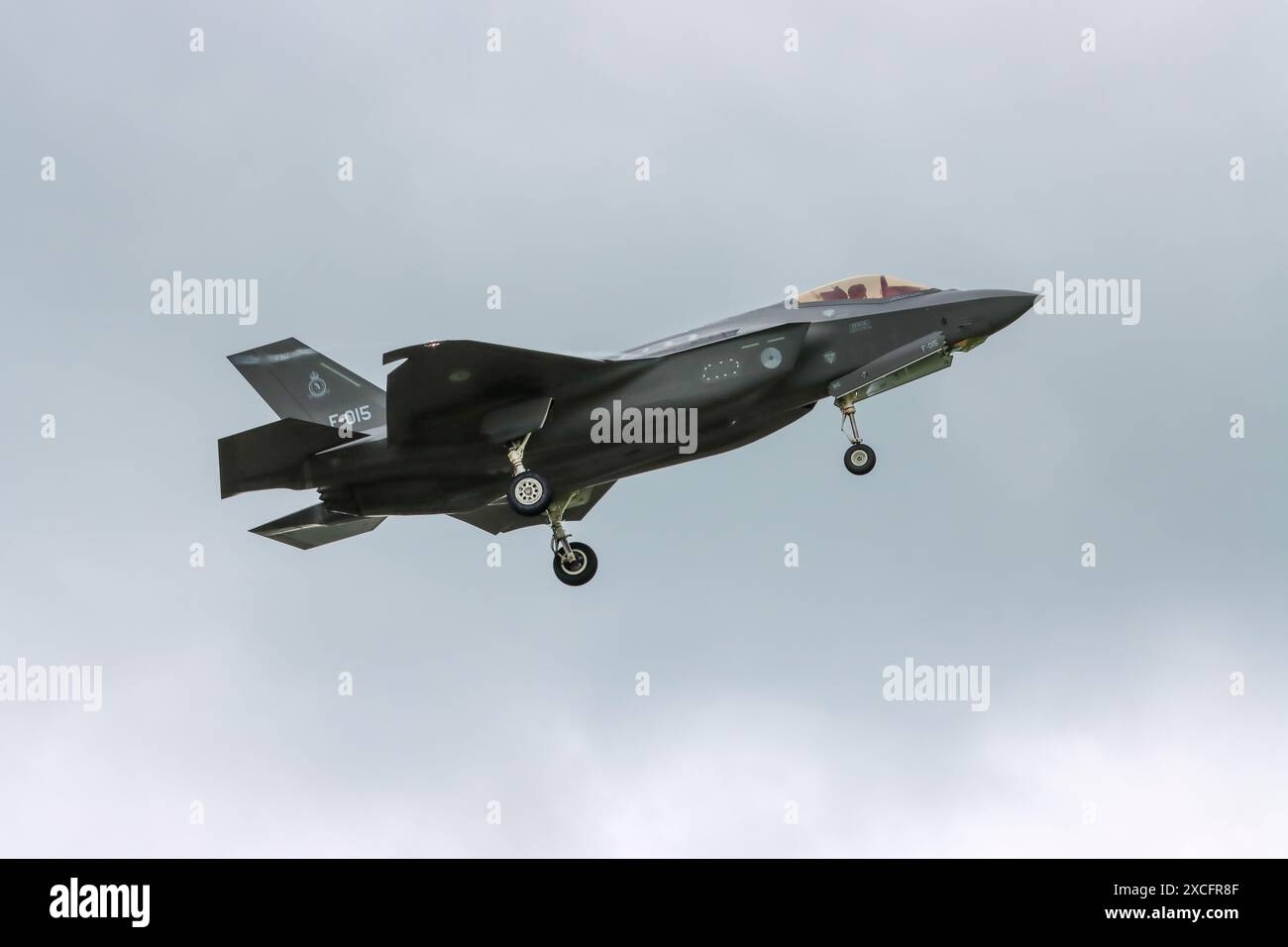 LEEUWARDEN - Dutch F-35 fighter planes land at Leeuwarden air base. ANP ...