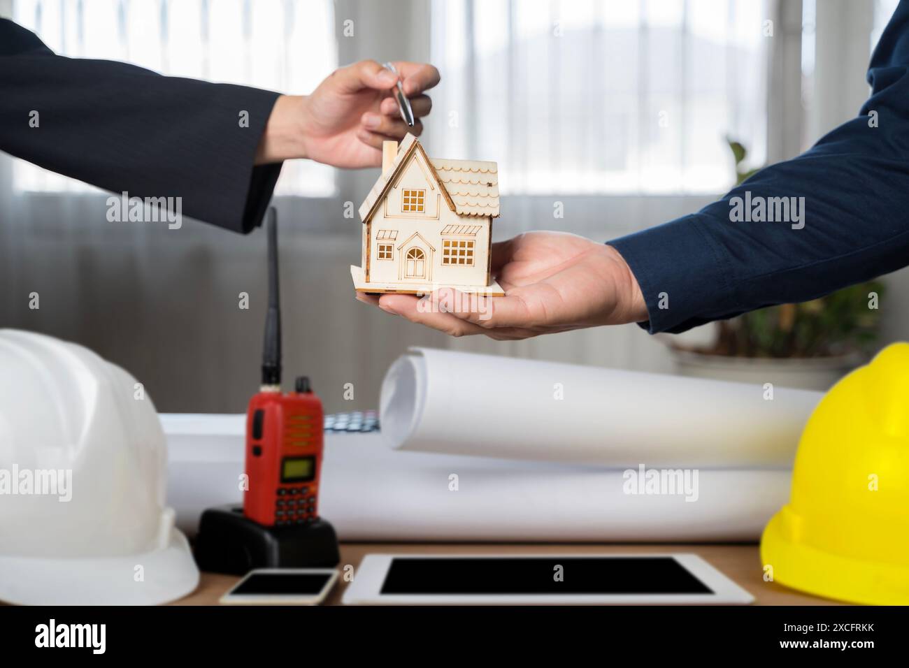Hand in hand between project contractors and customers due to ...