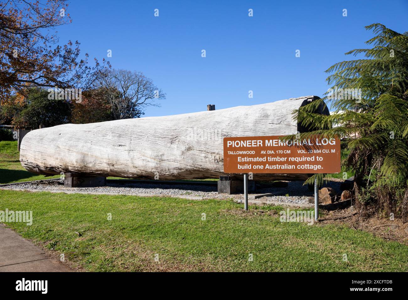 Pioneer memorial log hi-res stock photography and images - Alamy