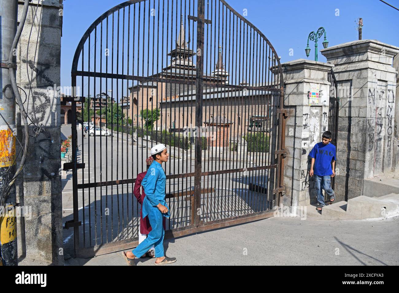 Srinagar, Jammu And Kashmir, India. 17th June, 2024. Kashmiri children greet each other after ...