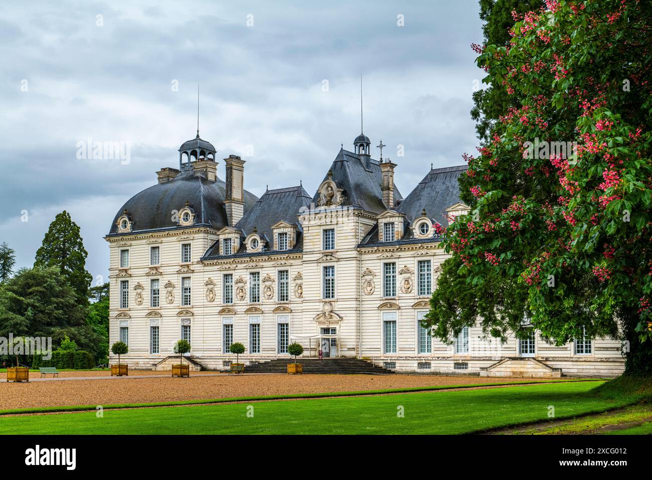 CHATEAU DE CHEVERNY (1315 & REBUILT 1624-1630) CHEVERNY FRANCE Stock ...