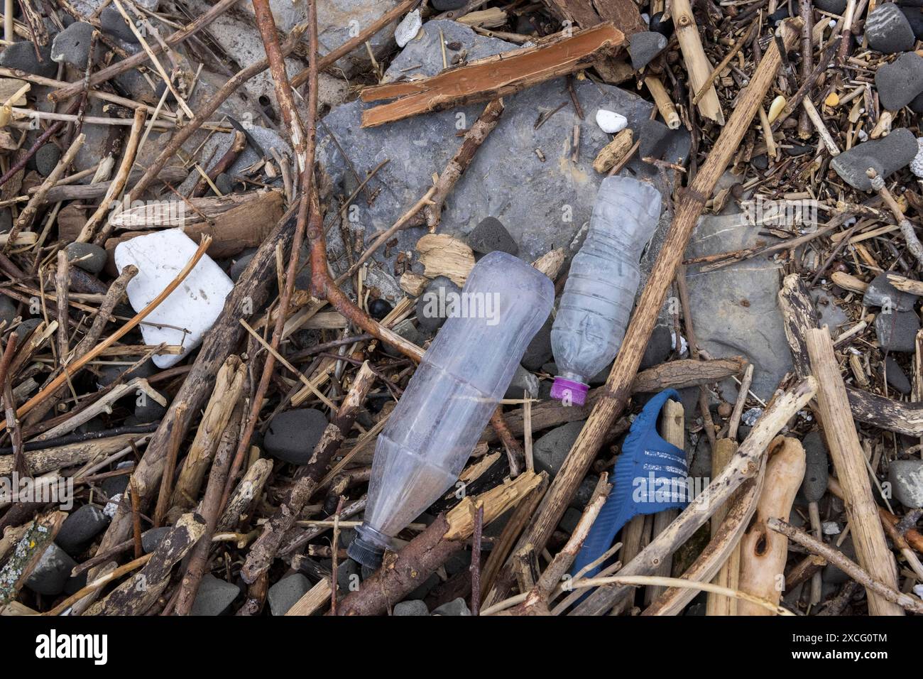 Symbolic image environmental pollution, plastic waste, rubbish, flotsam ...