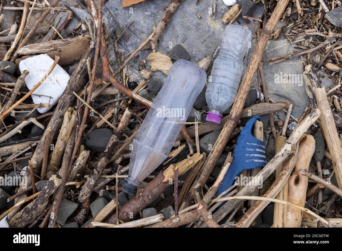 Symbolic image environmental pollution, plastic waste, rubbish, flotsam ...