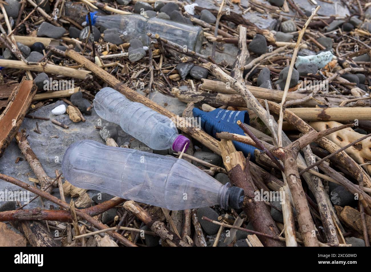 Symbolic image environmental pollution, plastic waste, rubbish, flotsam ...