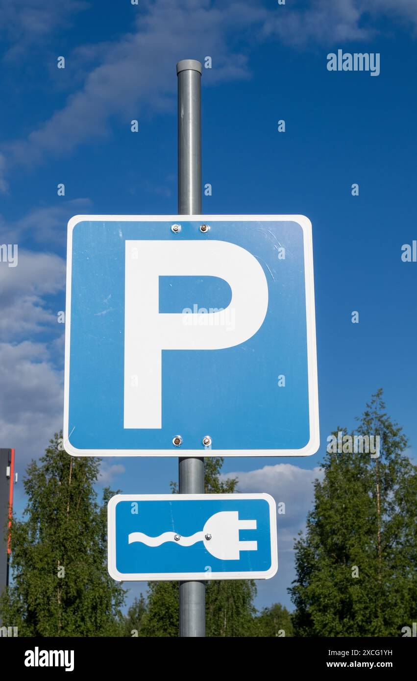 Parking lot sign for electric cars Stock Photo - Alamy