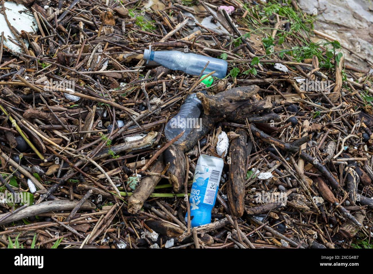 Symbolic image environmental pollution, plastic waste, rubbish, flotsam ...