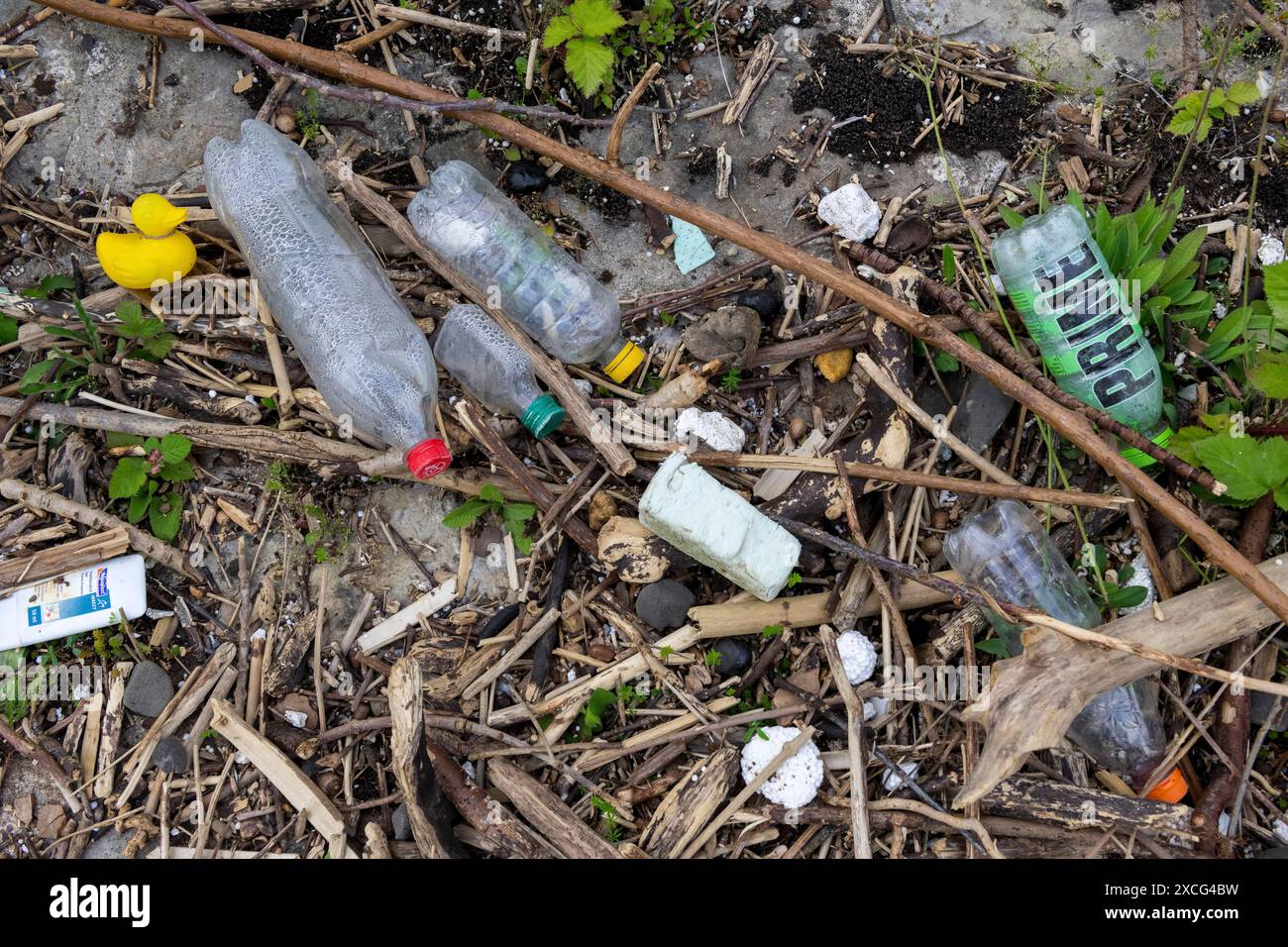 Symbolic image environmental pollution, plastic waste, rubbish, flotsam ...